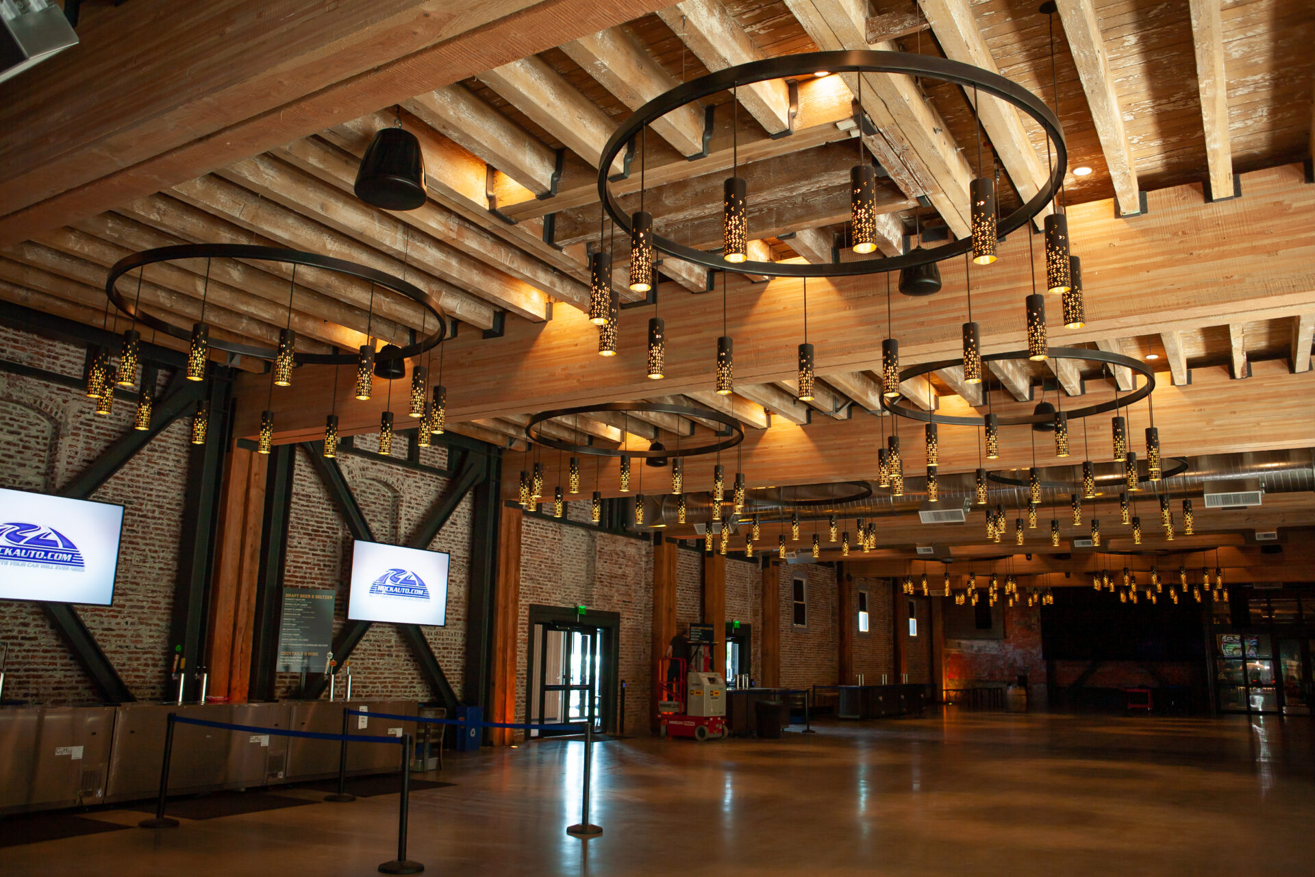 Victory Hall – Resolute Online